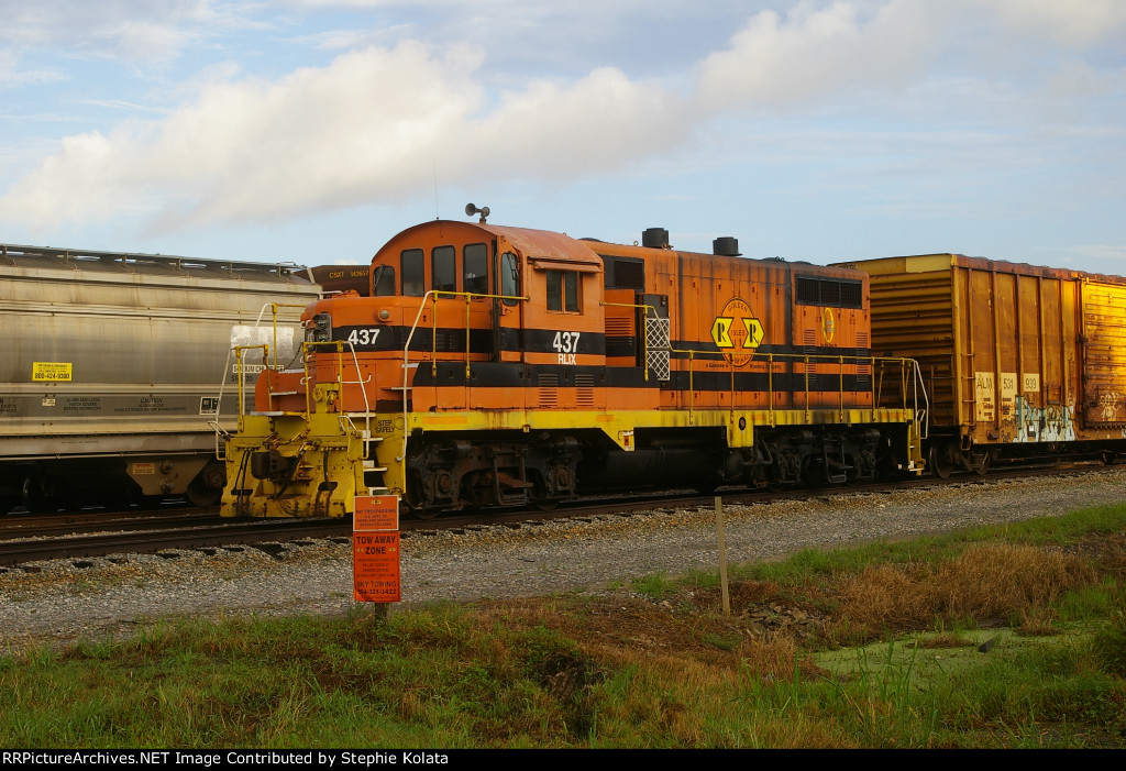RLIX 437 SITTING IN THE YARD
